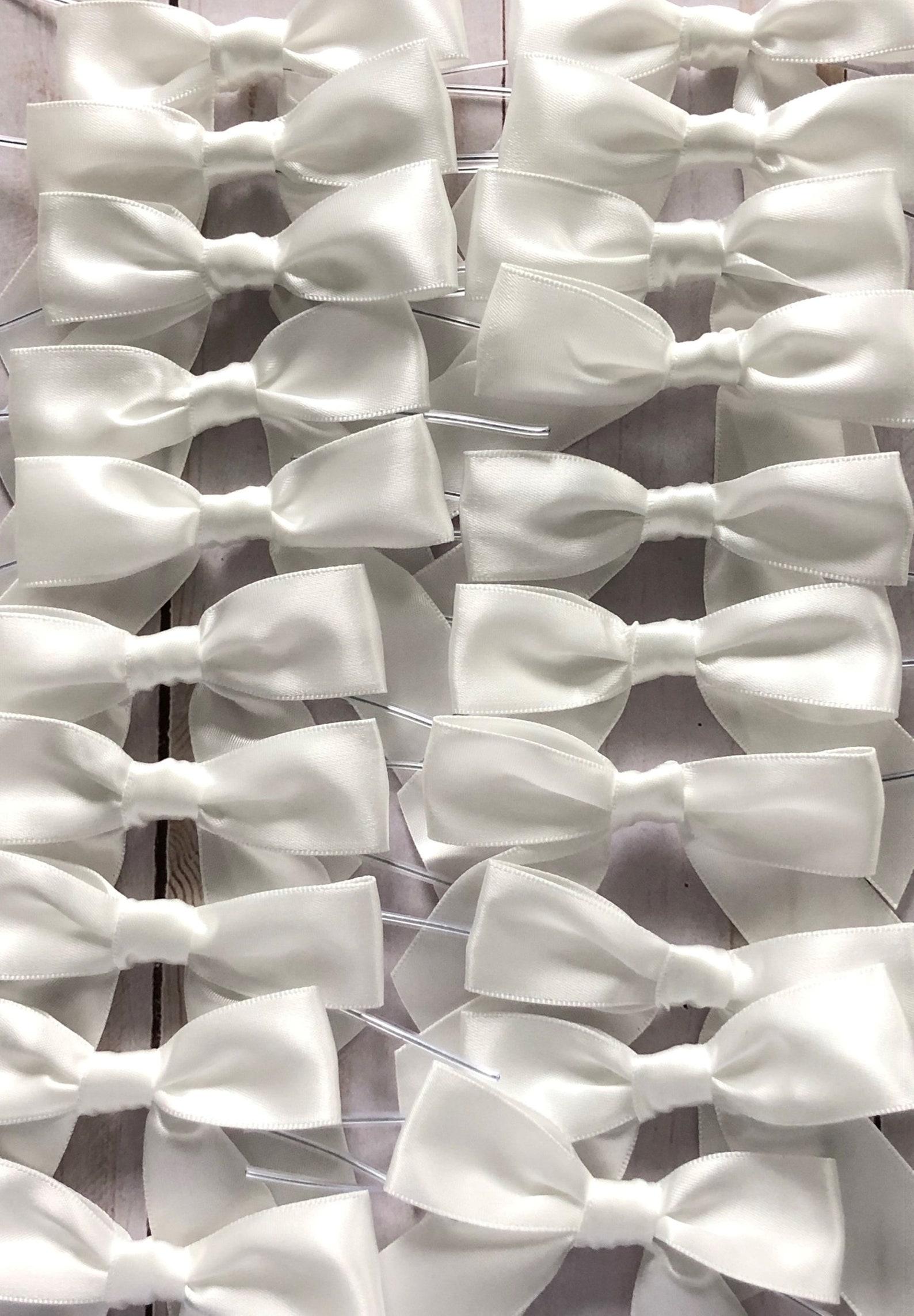 20 White Satin Bows, Small White Party Favor Bow, Wedding Favor ...