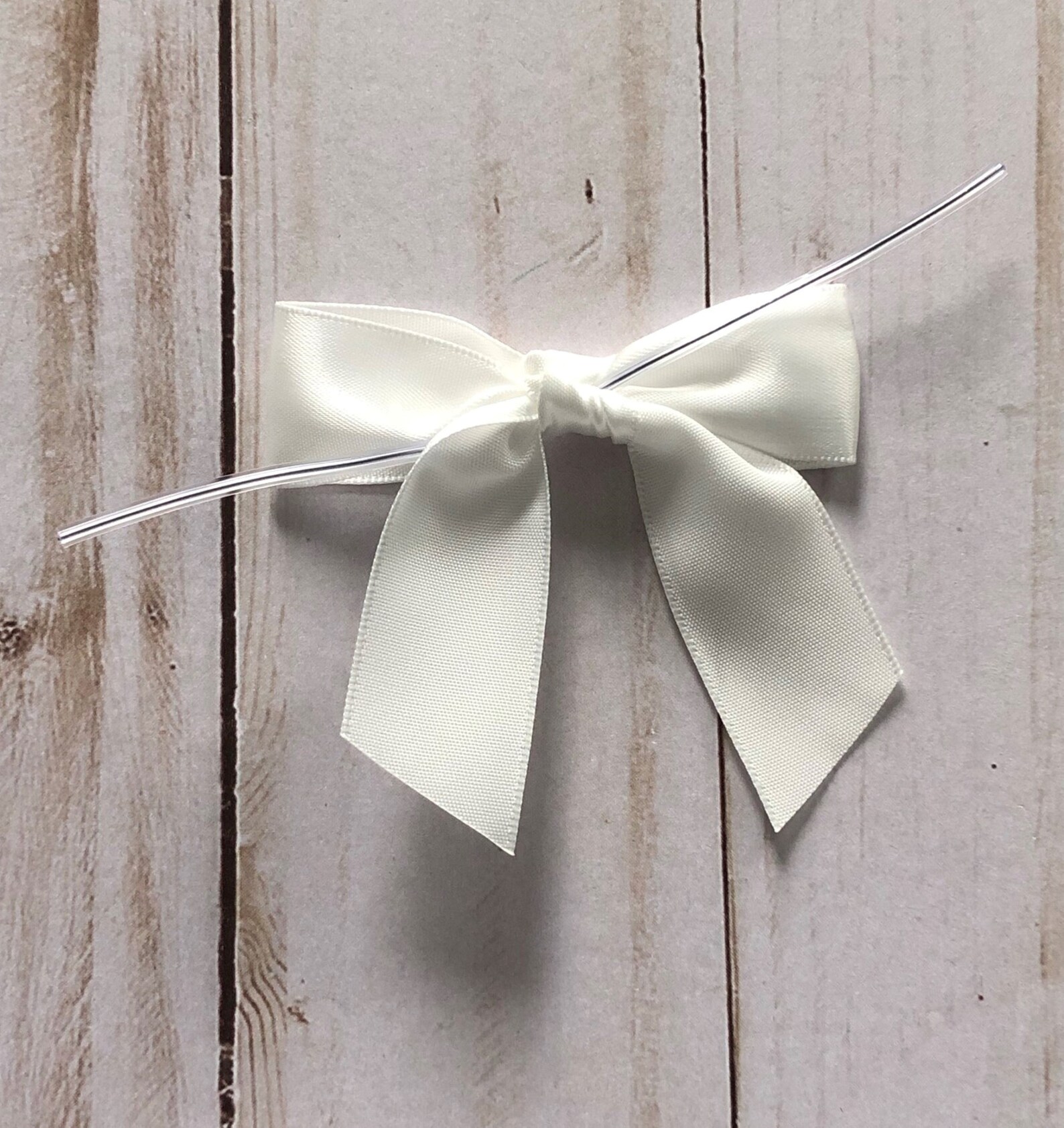 20 White Satin Bows Small White Party Favor Bow Wedding - Etsy