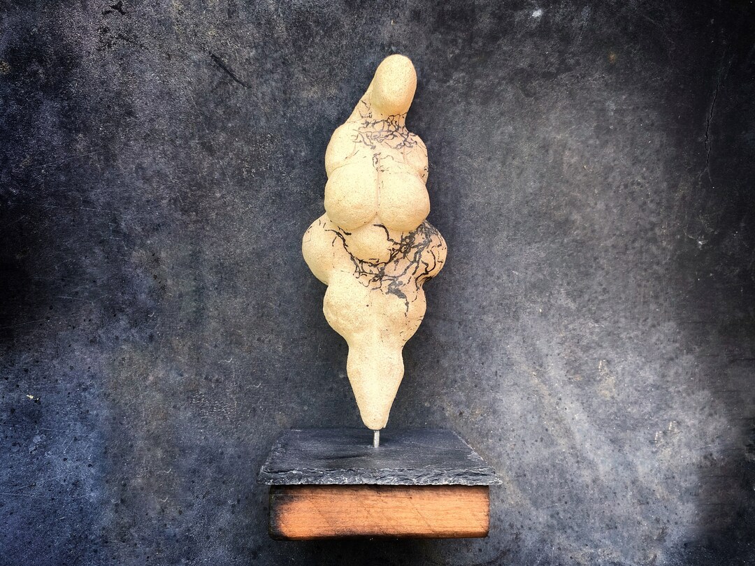 Venus of Lespegue - Paleolithic Goddess. Primordial Goddess Ceramic ...