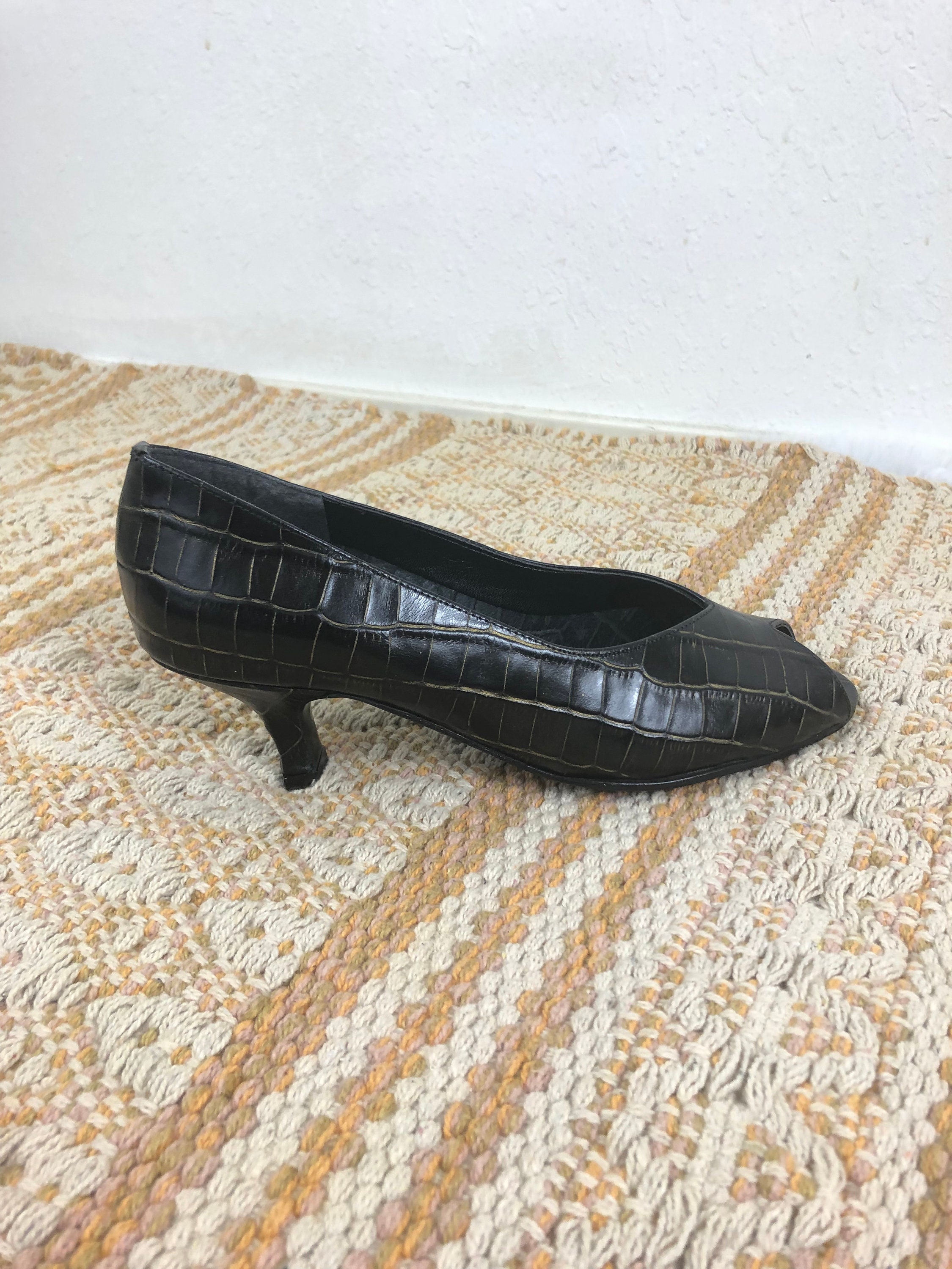 60s 70s Magdesians Black Croc Gator Texture Peep Toe Kitten Heel Pumps ...