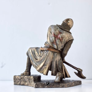Half Kneeling Knights Templar Wielding Battle Axe Statue - Etsy