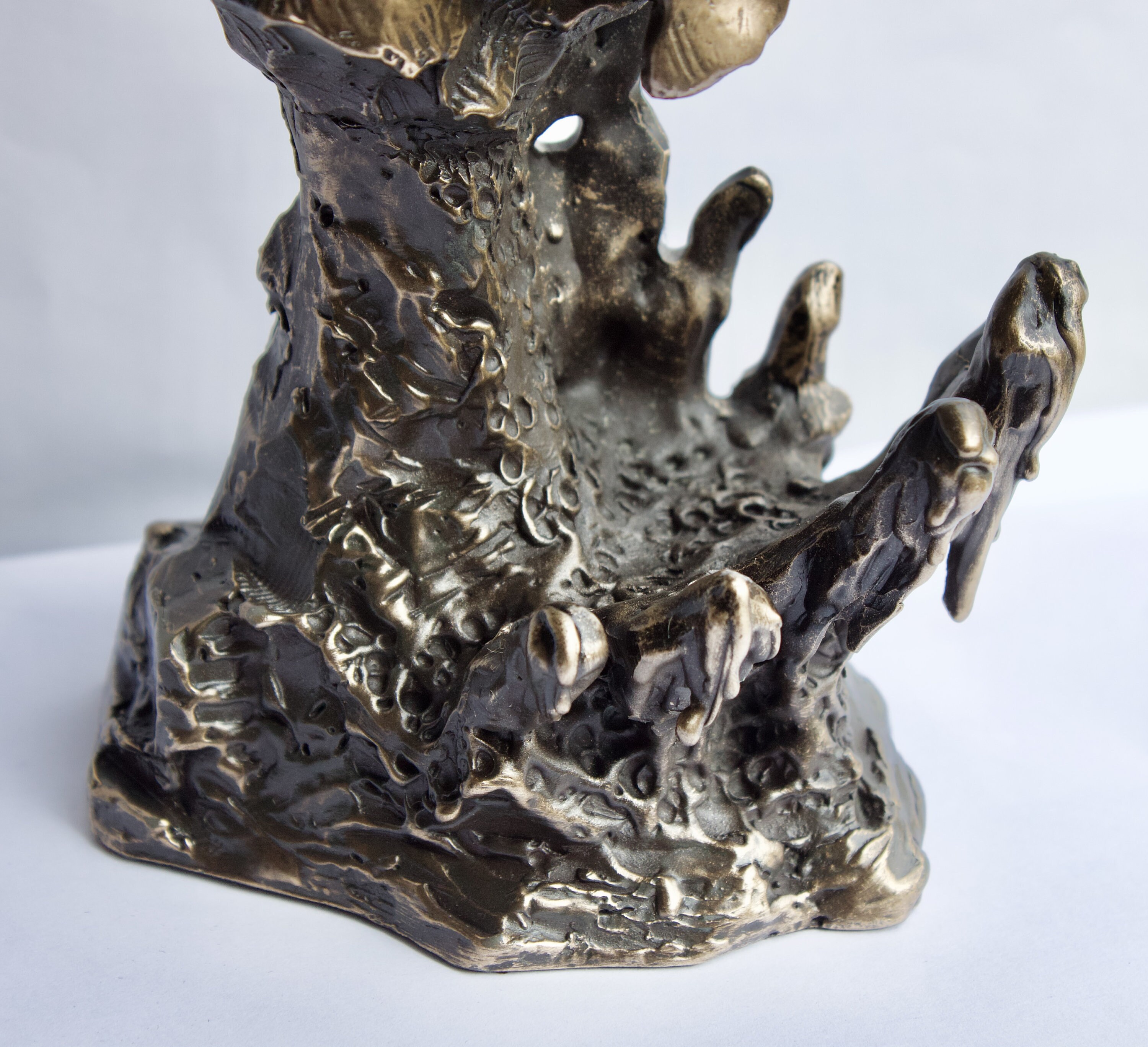 Goodbye Kiss Statue. | Etsy