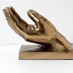 Hand Sculpture, Hand Praying in Islam Raising Hands in Dua, Muslim ...