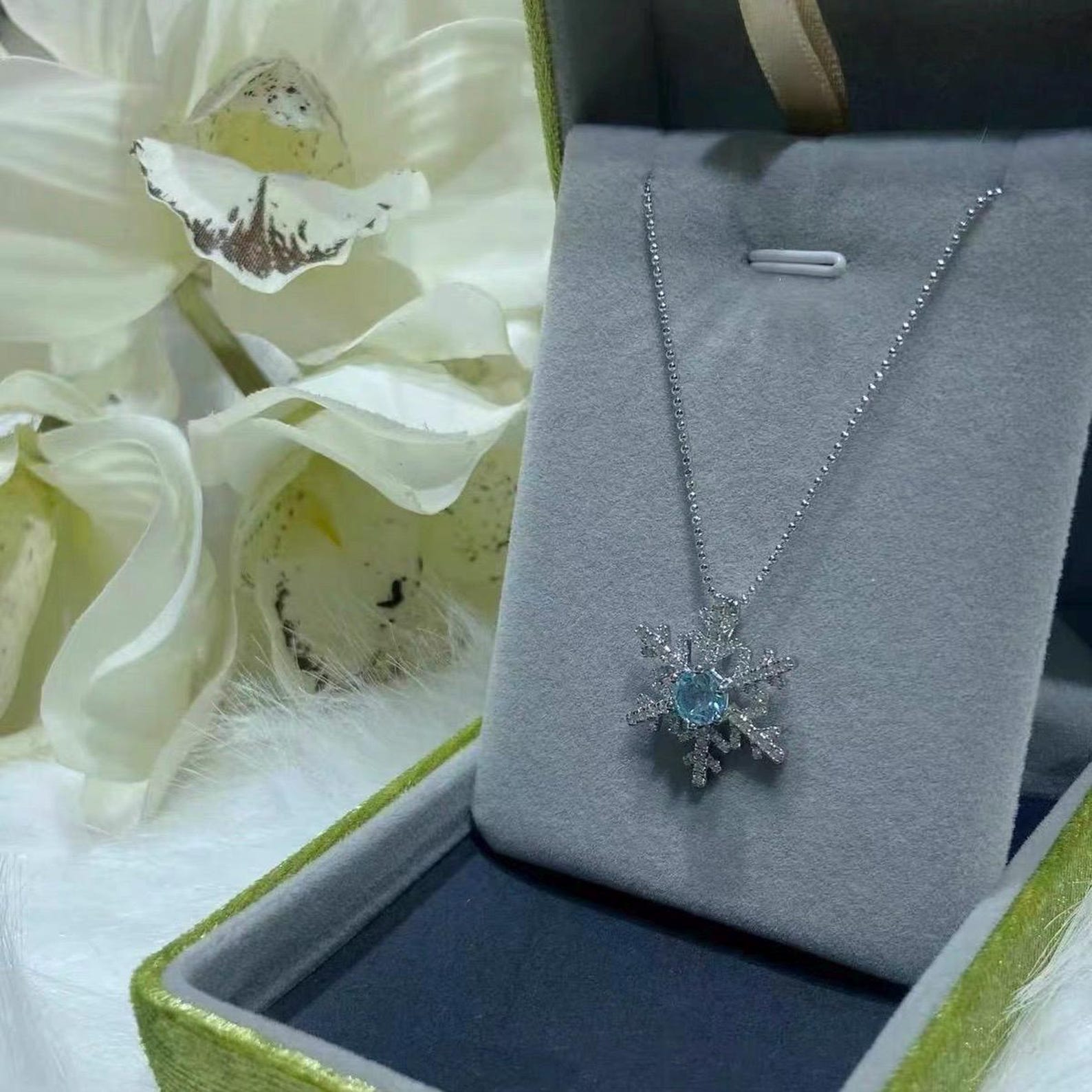 Christmas Snowflake Necklace, Diamond Snowflake Pendant Necklace ...