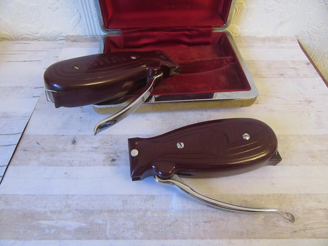 Vintage "viceroy" Hand Wind Dry Shavers X 2 Boxed. Burgundy Bakelite ...