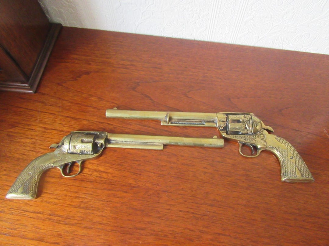 Pair of Decorative Revolver Brass Wall Plaques Western Cowboy Guns Wall ...