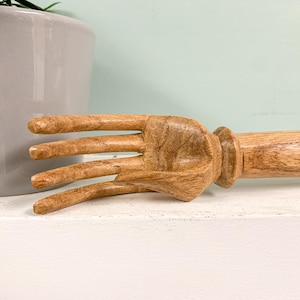 Wooden Hand Back Scratcher Brown or Natural Fair Trade Wooden Carvings ...