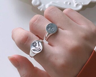 Wildflower Signet Ring - Etsy