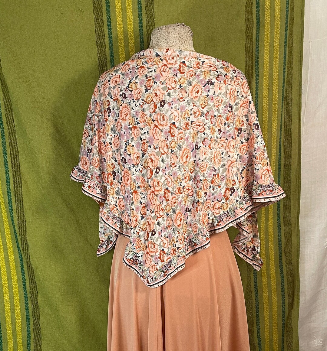 70s Vintage Shawl Pastel Floral 1970s Ruffled Shawl Triangle Scarf ...