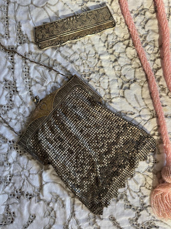 1920s Antique Metal Mesh Purse Ornate Metal Frame Vin… - Gem