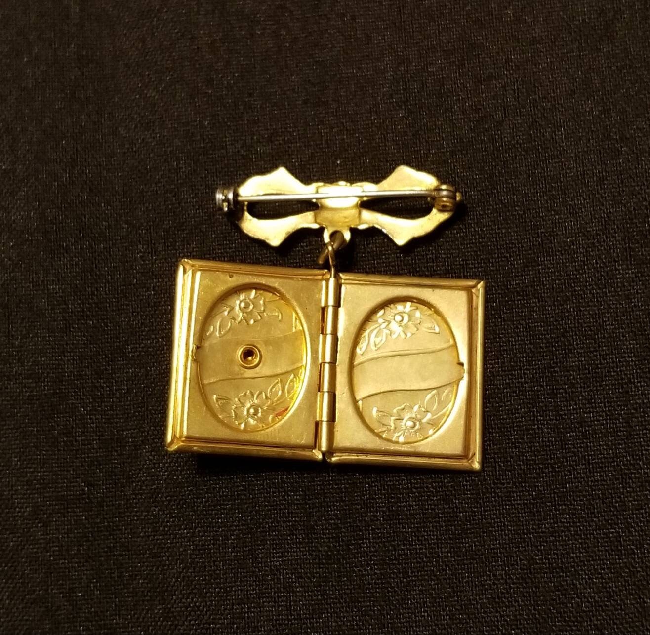 Vintage Locket Brooch Pin 1940s Gold Book Locket Bow - Etsy