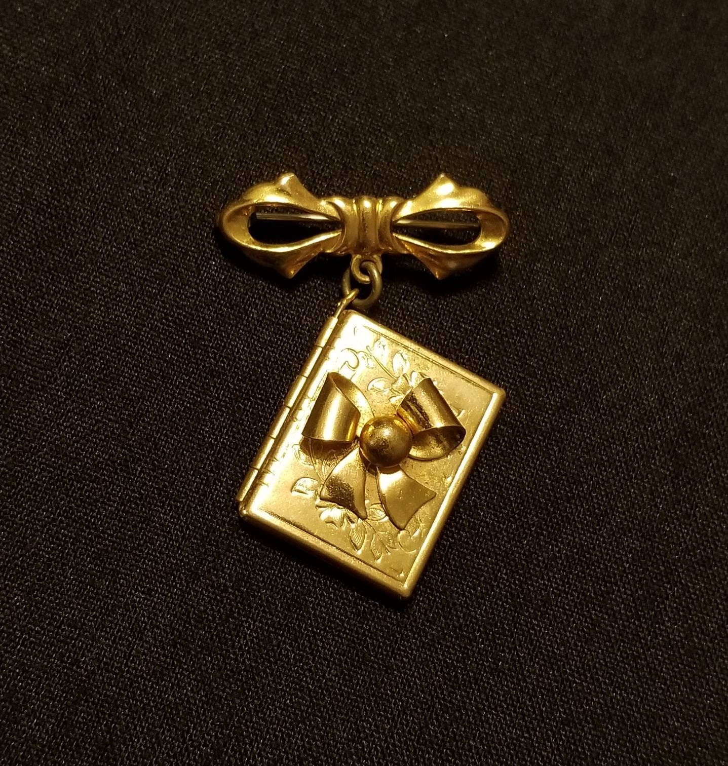 Vintage Locket Brooch Pin 1940s Gold Book Locket Bow - Etsy