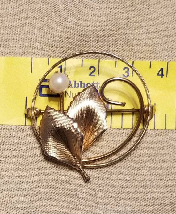 Vintage Gold Circular Abstract Floral Pearl Brooch Mi… - Gem