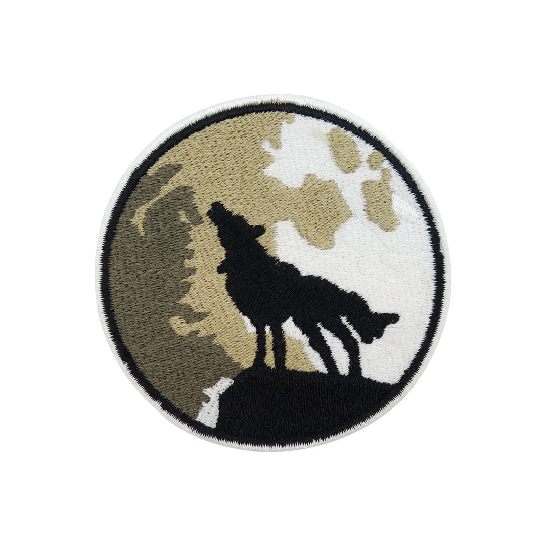 Iron-on Patch: Wolf Howling at the Moon | Dog Patches, Iron-on Patches ...