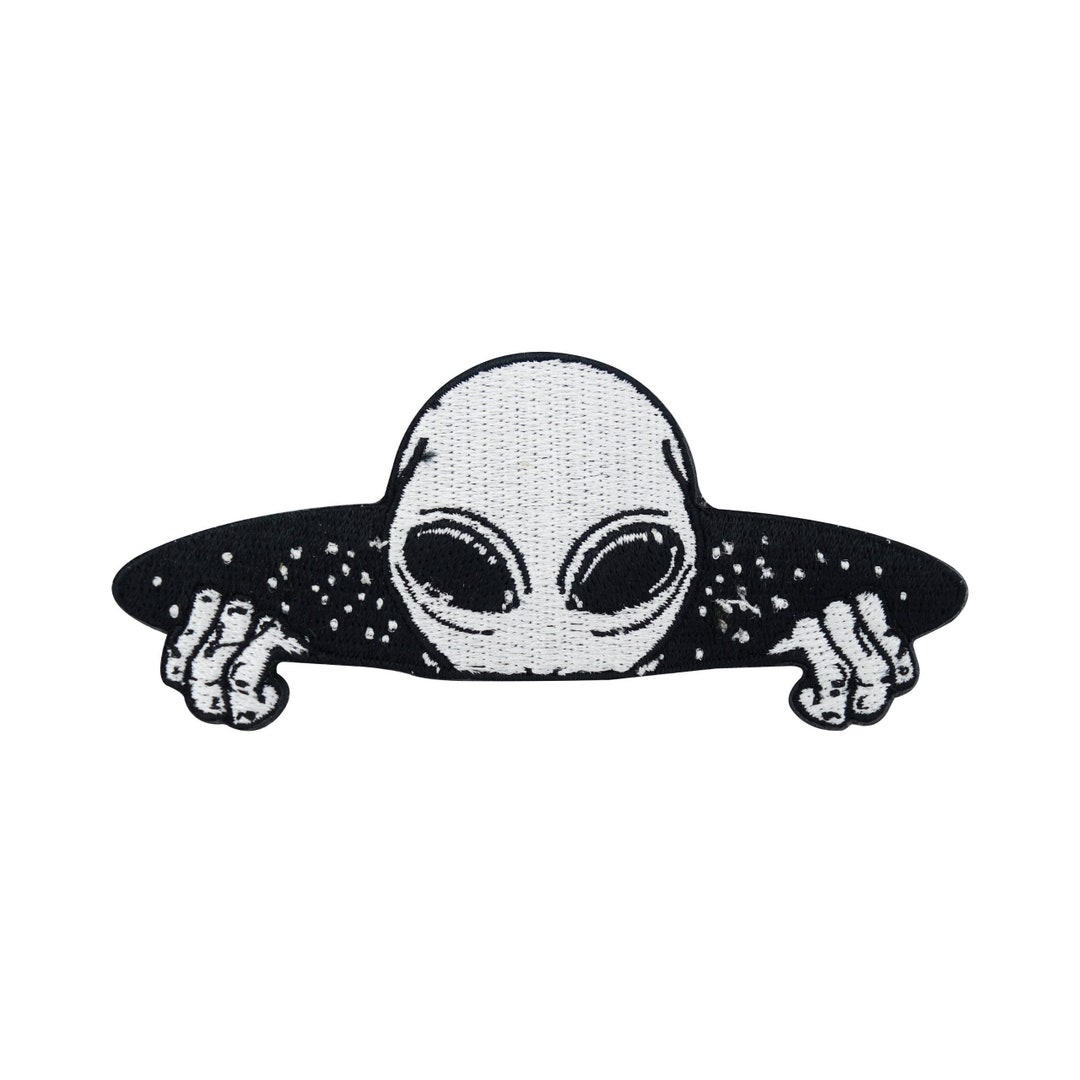 Iron-on Patch Aliens Are Coming | UFO Patches, Space Stars Iron-on ...
