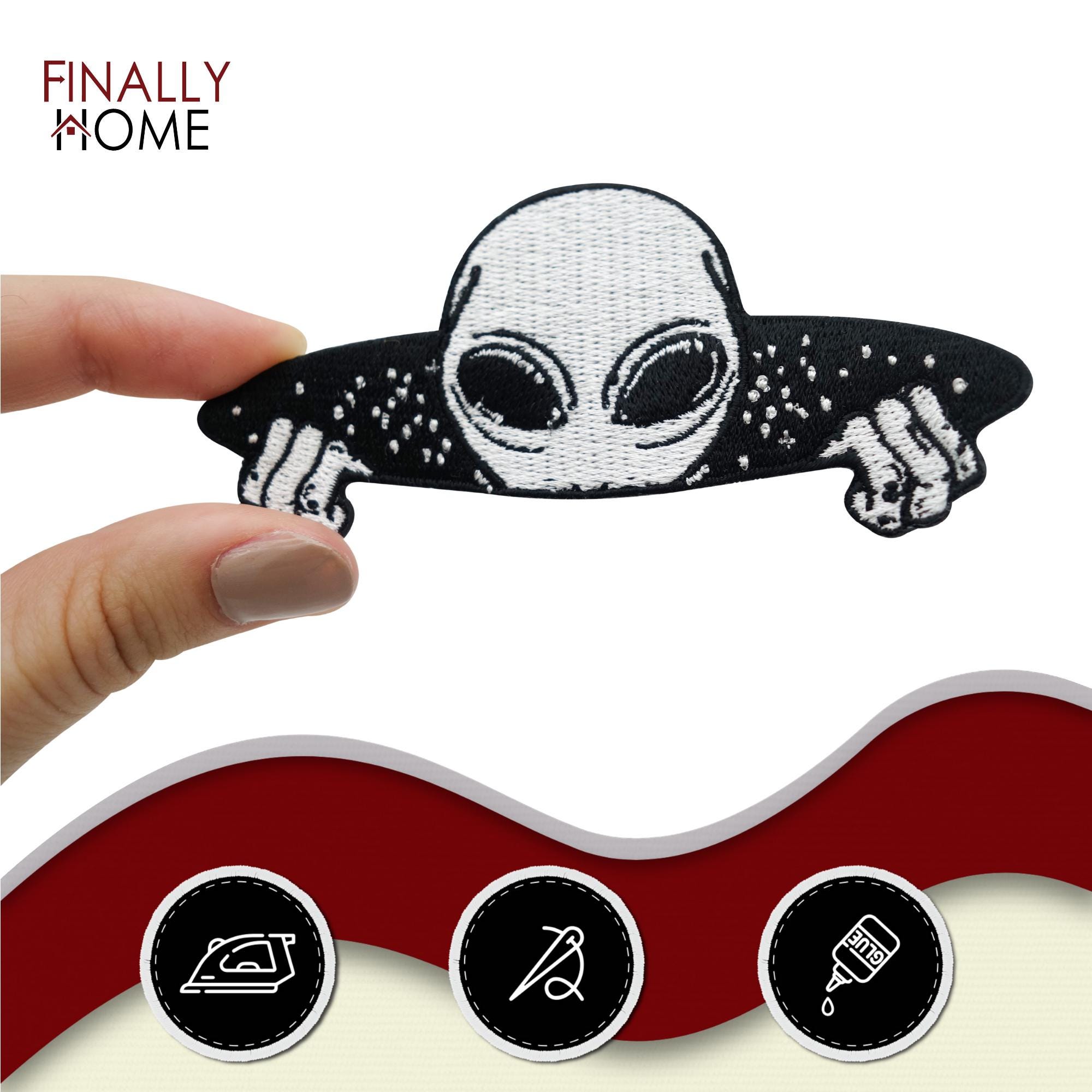 Iron-on Patch Aliens Are Coming | UFO Patches, Space Stars Iron-on ...