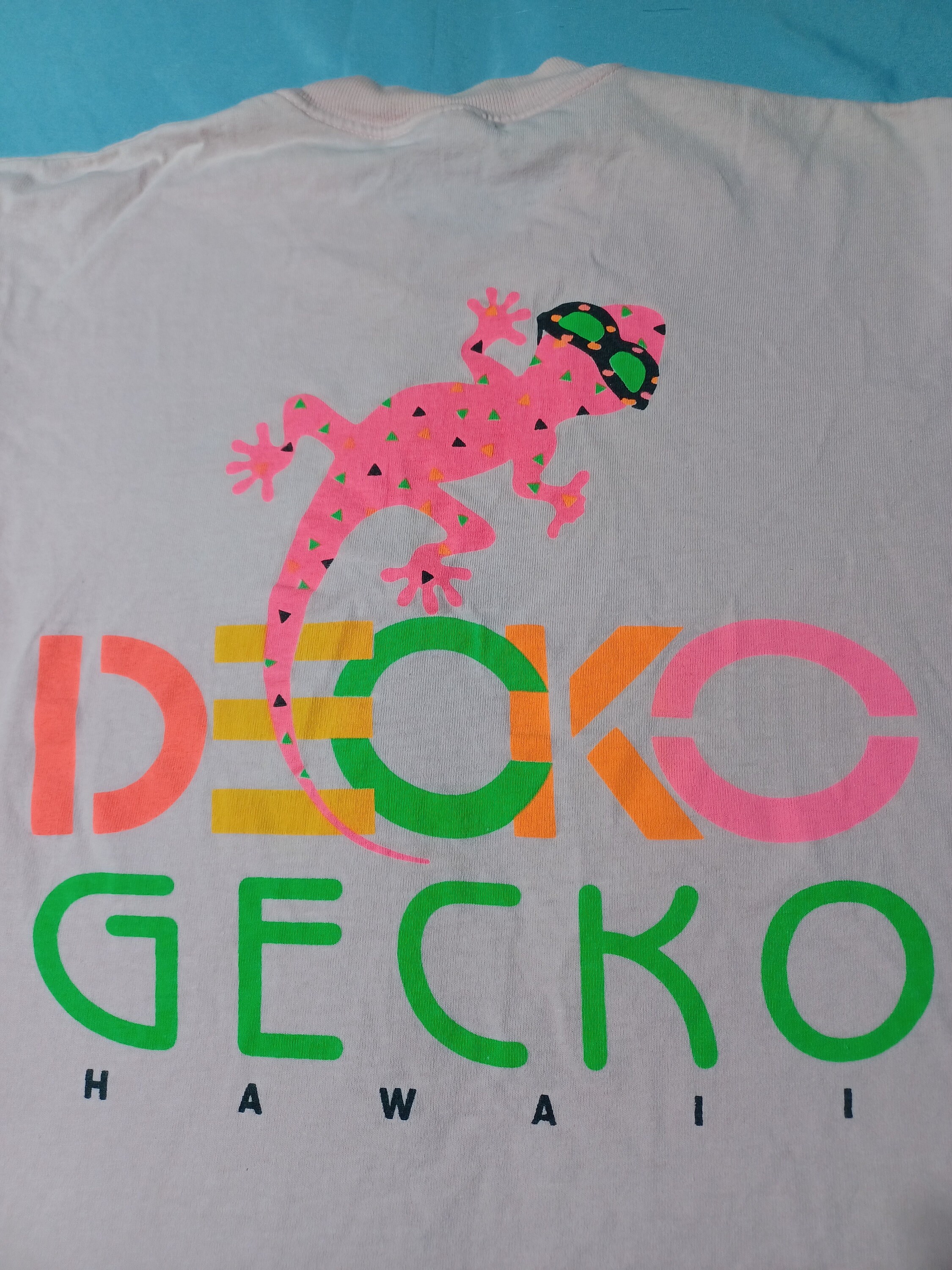 Vintage 1990s 1980s Neon Gecko Hawaii Hawaiian T-shirt, Pink Stedman ...