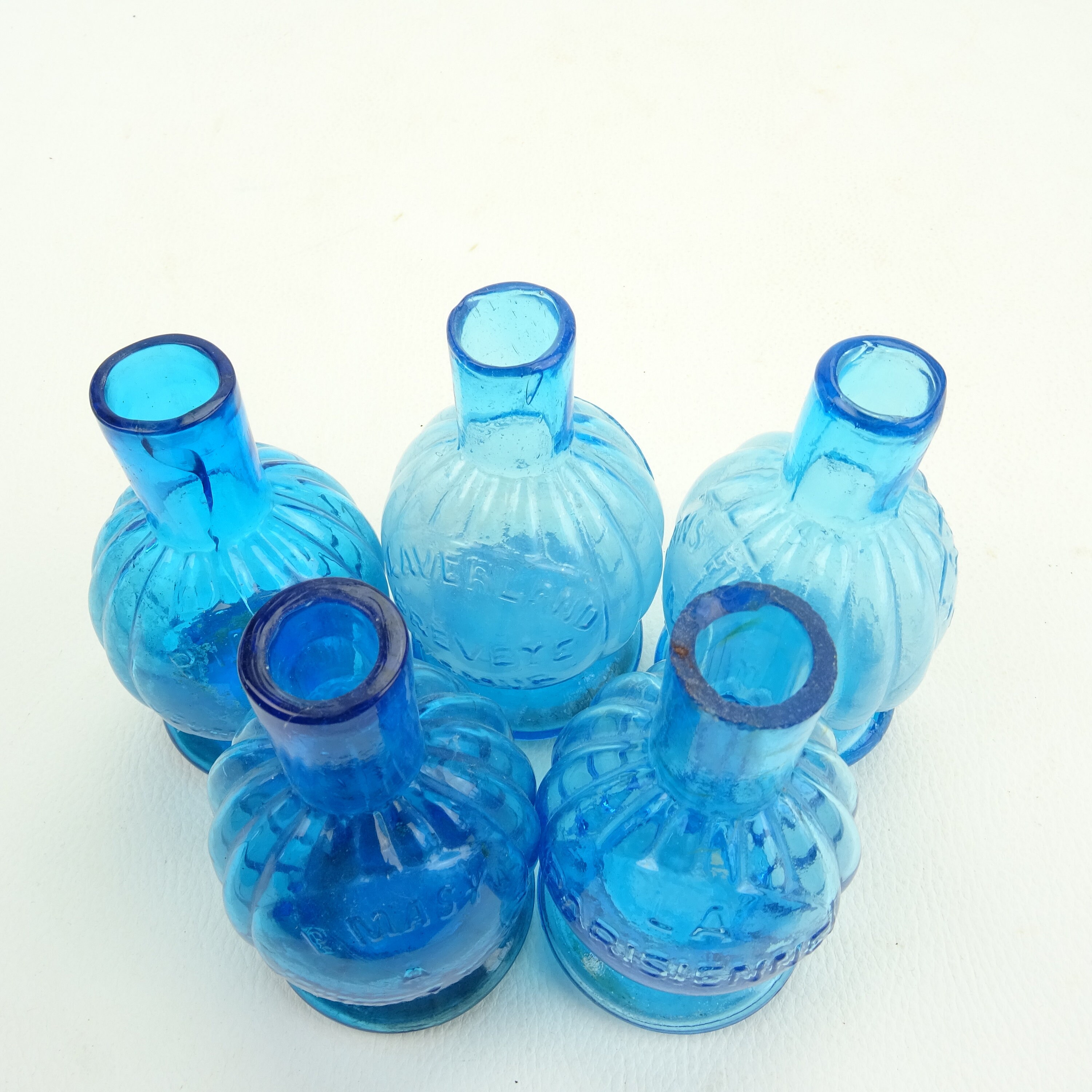 5 Anciennes lampes à huile P Masy en verre bleu soufflé à la bouche ...