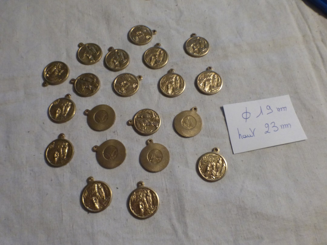 Batch of 20 Old Apparition Medals in Gilded Metal - Etsy