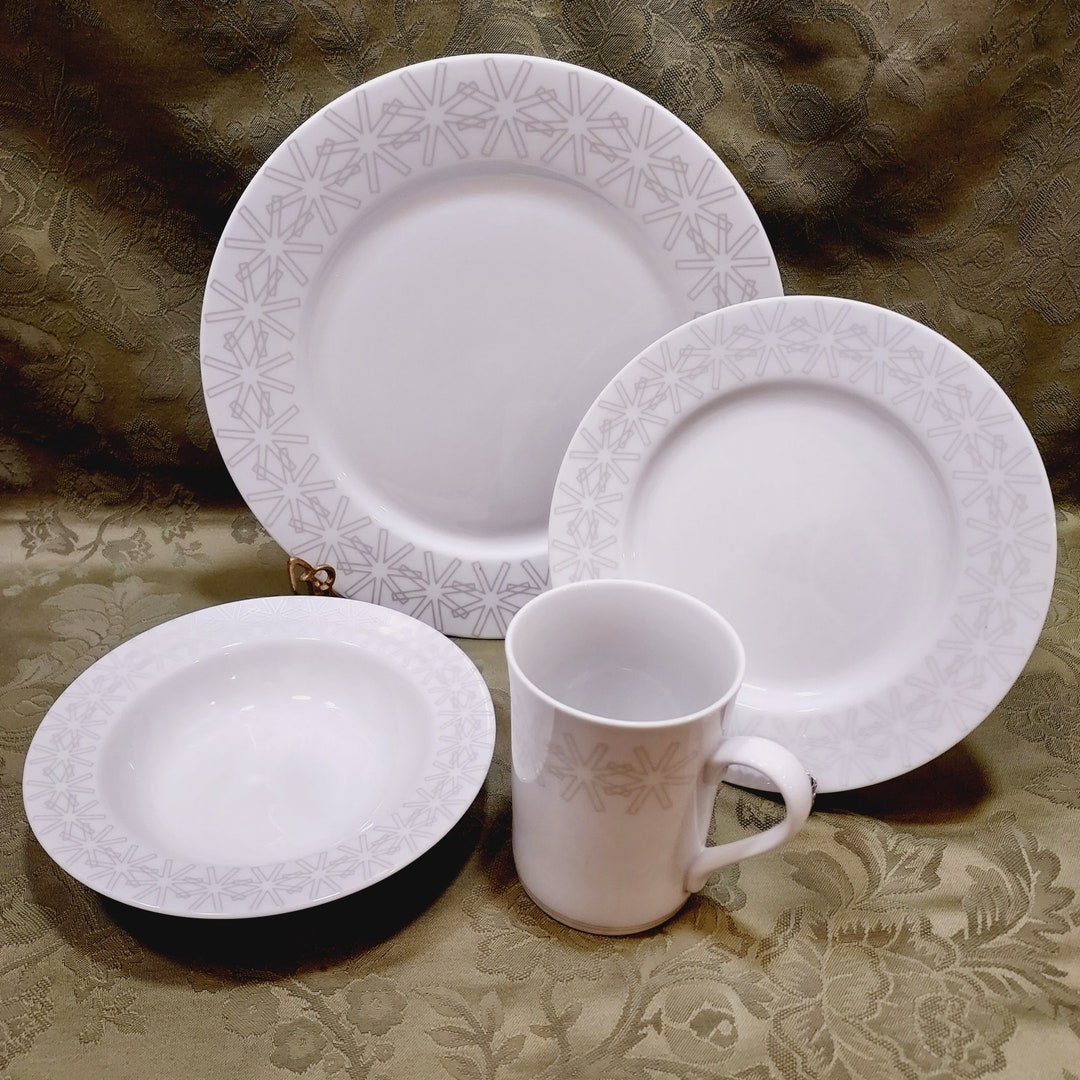 Winter Ballet Studio Nova 4 Piece 4 Place Setting 16 Pieces Total # ...