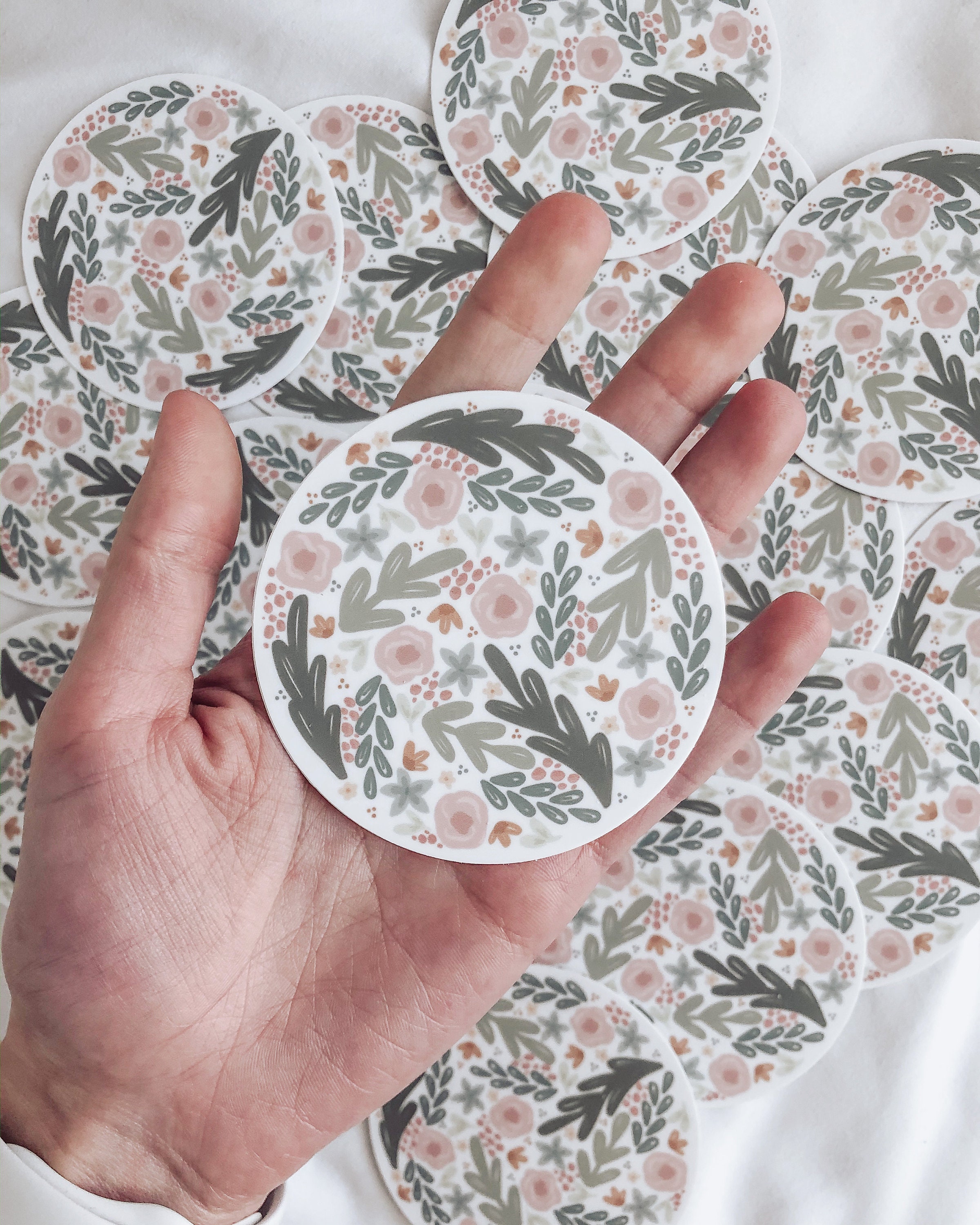 Round Floral Vinyl Sticker Water Bottle Stickers Laptop - Etsy