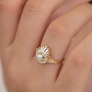 Cluster Pearl Shell Ring, Art Deco Shell Ring , Vintage Pearl Baguette Ring, 18k Gold Pearl Ring ...