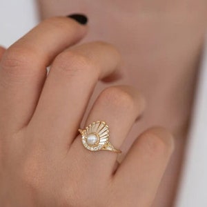 Cluster Pearl Shell Ring, Art Deco Shell Ring , Vintage Pearl Baguette Ring, 18k Gold Pearl Ring ...