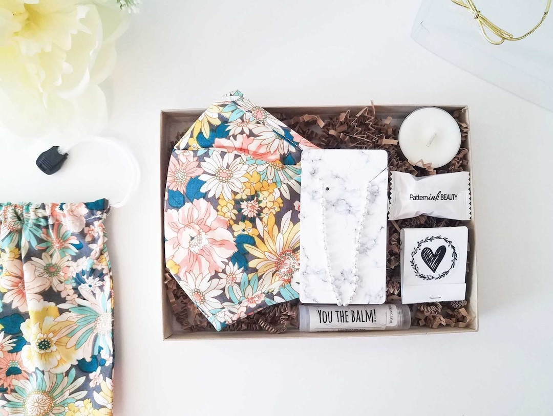 Mini Gift Set - Face Mask + Pouch, Lanyard - Gift for Her, Mother's Day ...