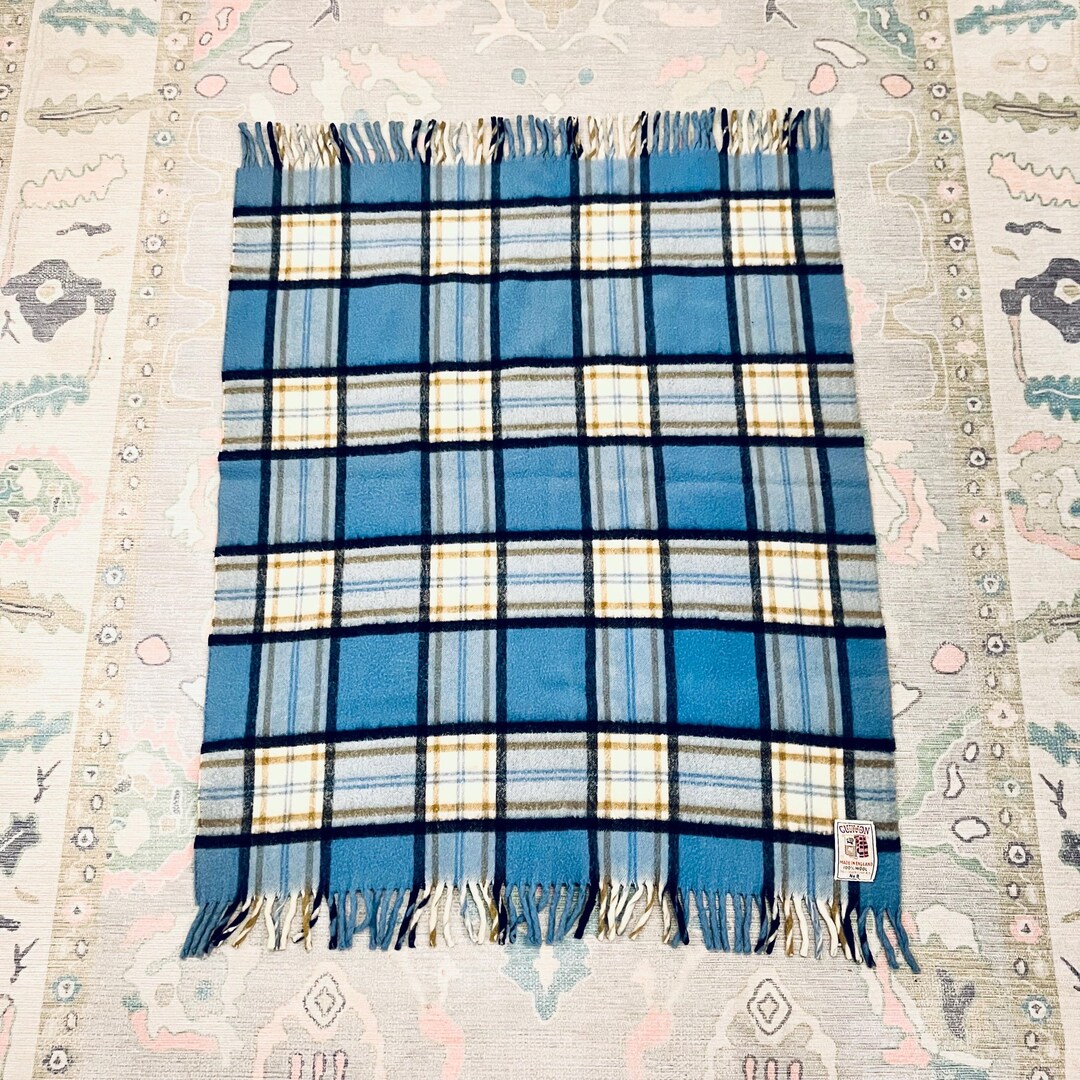 Vintage Curvon Victoria 100% Wool White Blue Plaid Fringe Lap Stadium ...