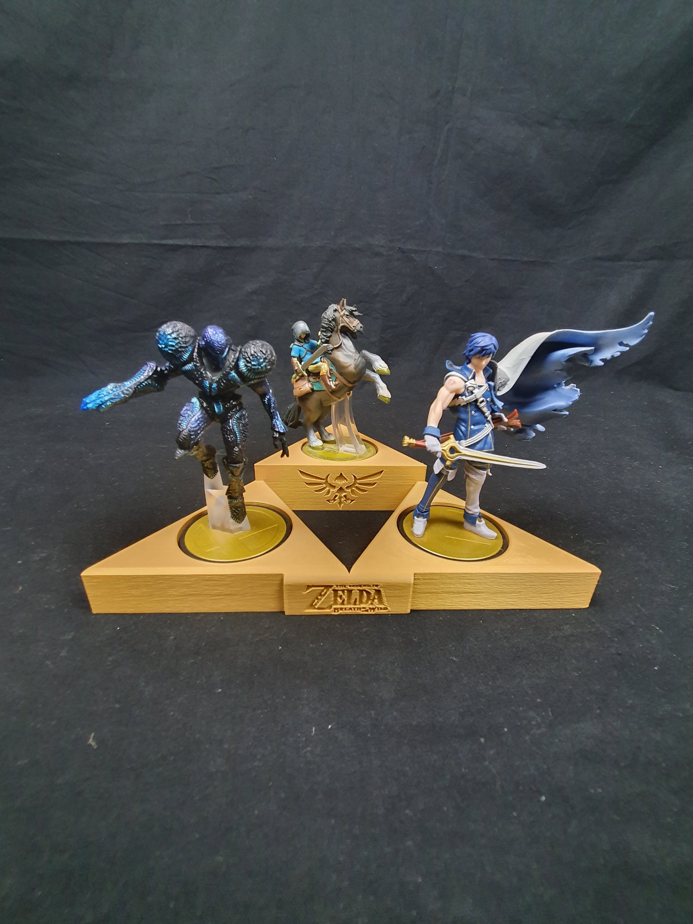 Amiibo Triforce Stand Gold. - Etsy