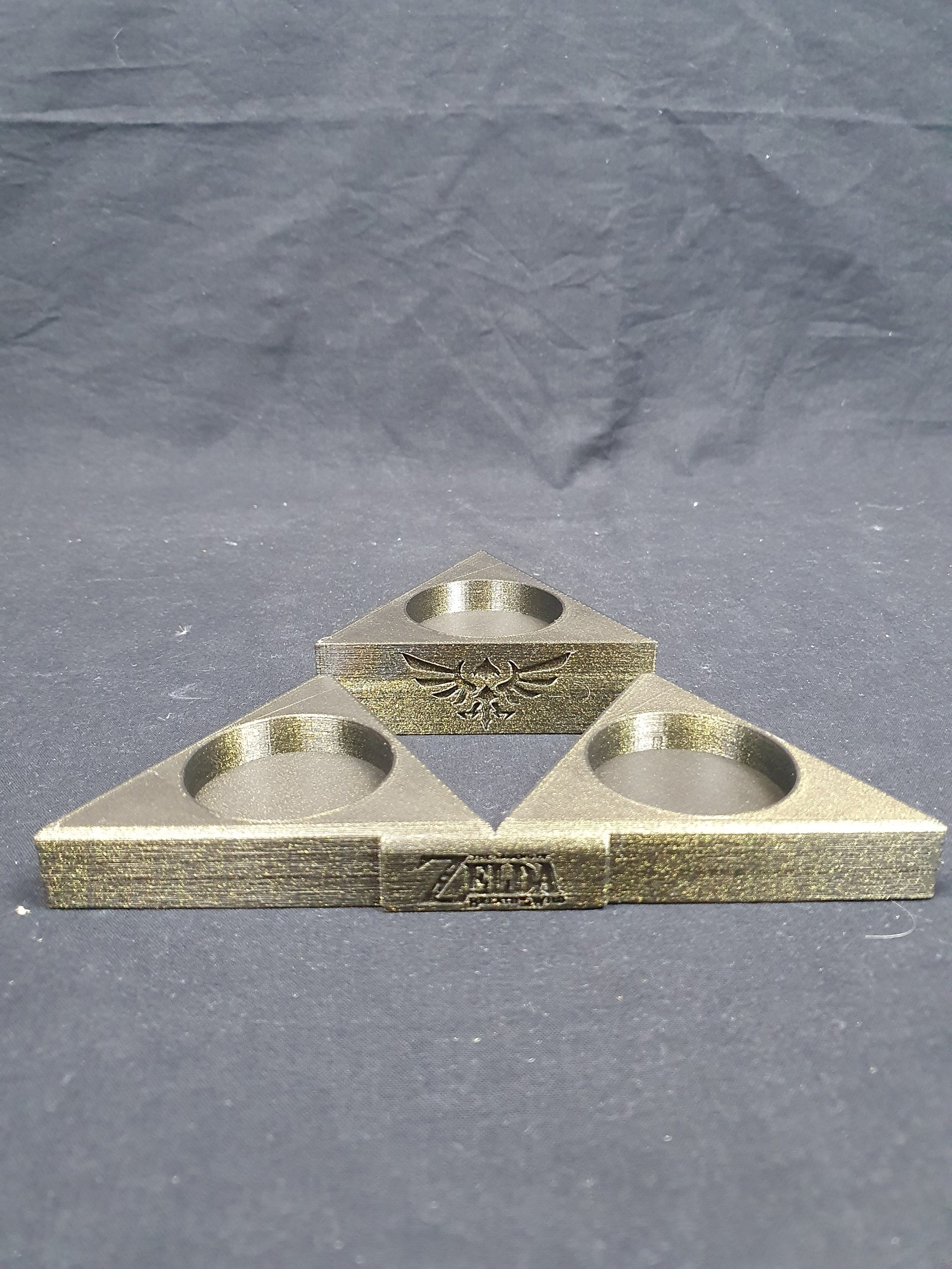 Amiibo Triforce Stand Gold. - Etsy