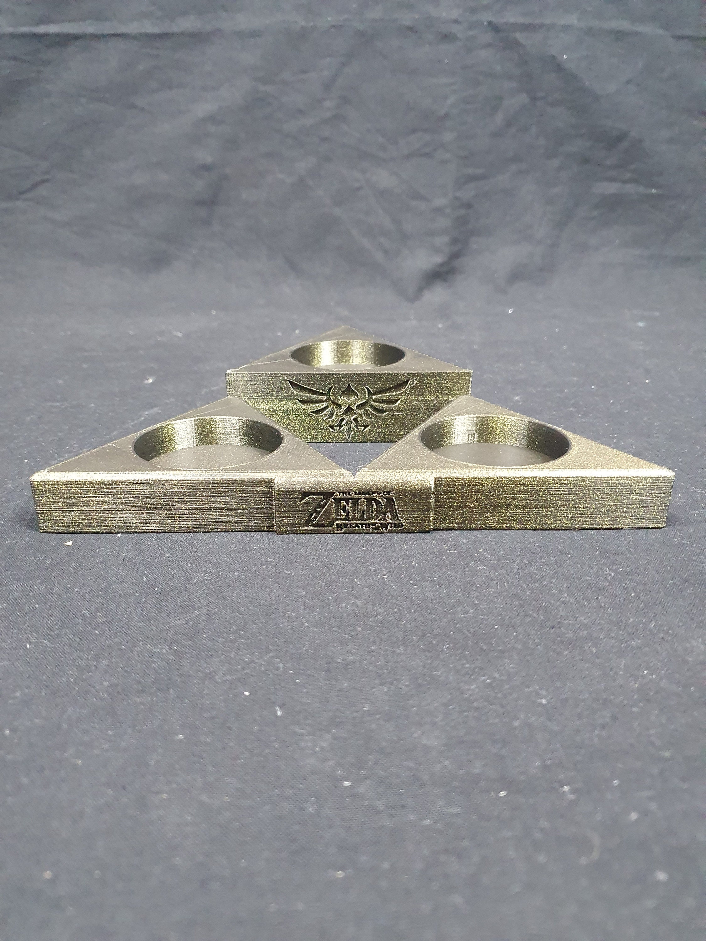 Amiibo Triforce Stand Gold. - Etsy