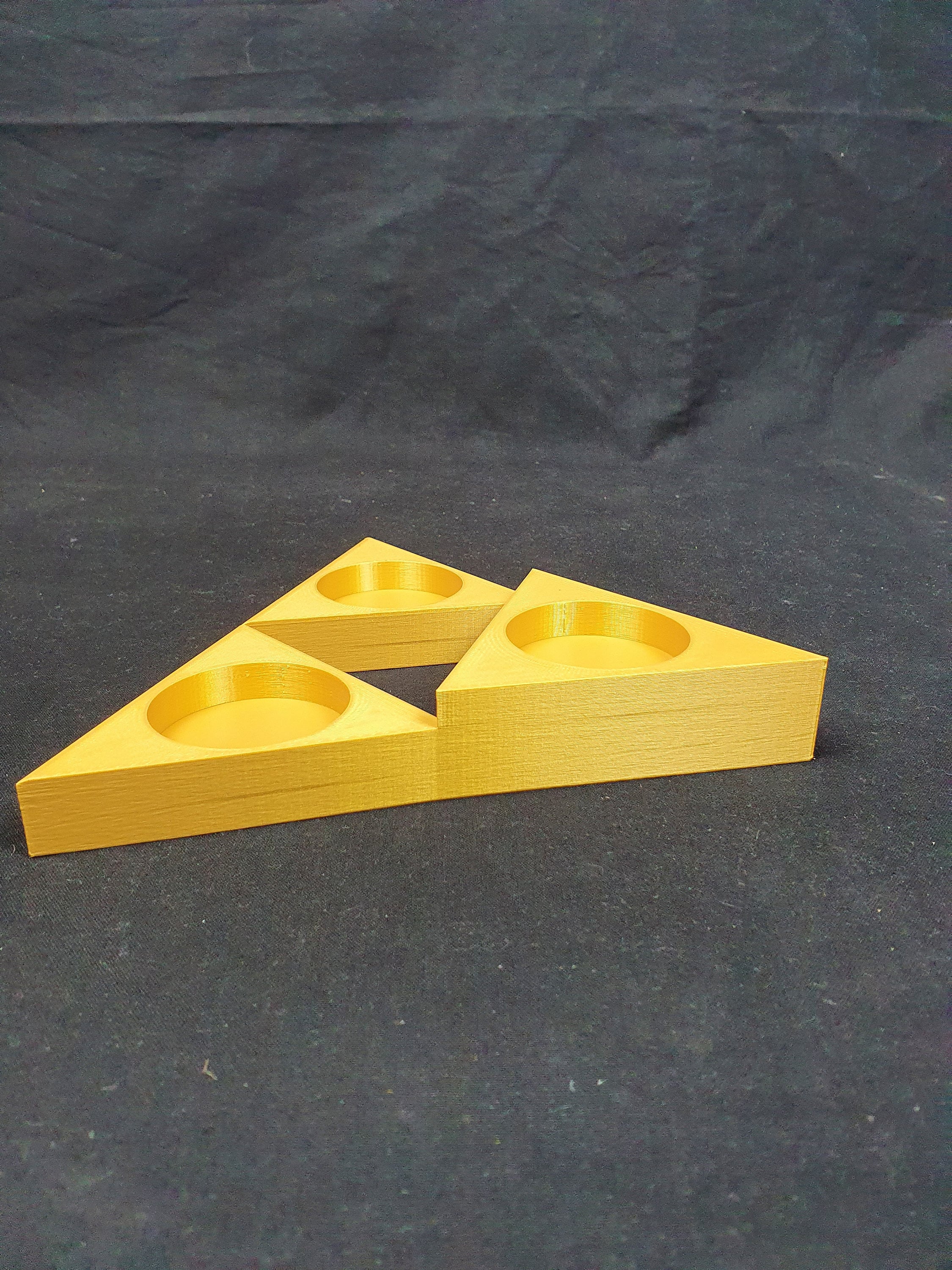Amiibo Triforce Stand Gold. - Etsy