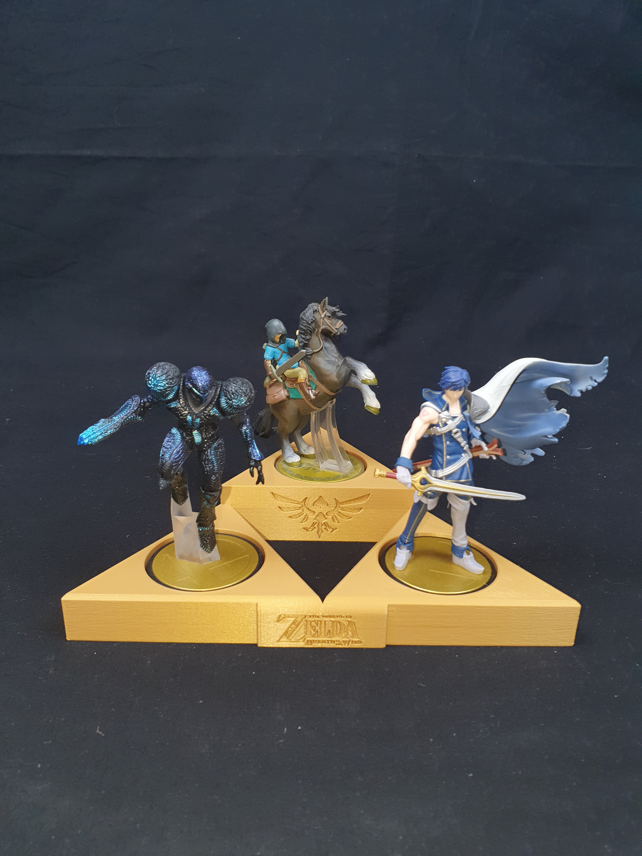 Amiibo Triforce Stand Gold. - Etsy