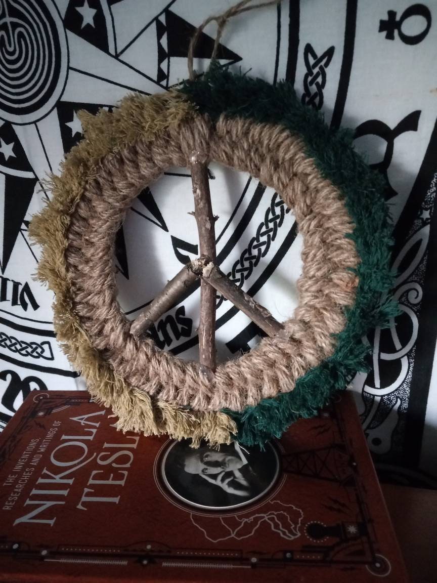 Minimalist Peace Sign Macramé Wreath. Real Twig Peace Sign - Etsy