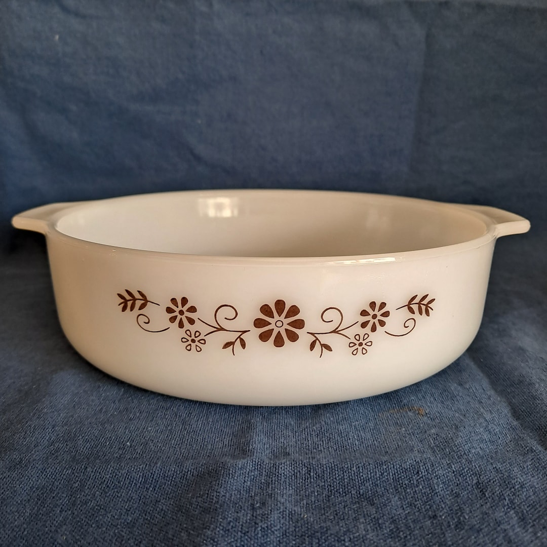 Vintage DYNAWARE CASSEROLE DISH Pyr-o-rey Daisy Milk Glass Pan Bowl 8 ...