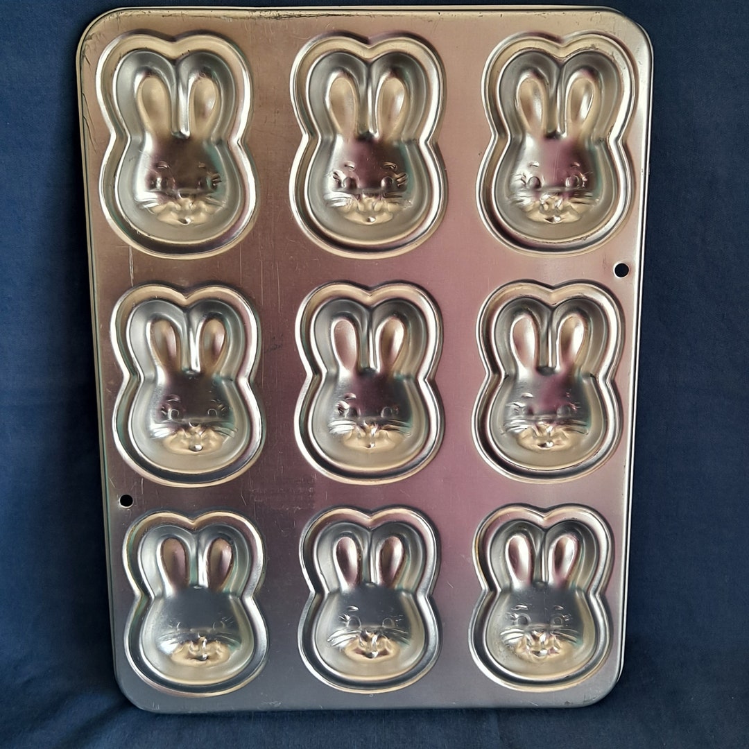 Vintage 1996 Wilton EASTER BUNNY Cookie PAN 9 Mini Cake Muffin Mold ...
