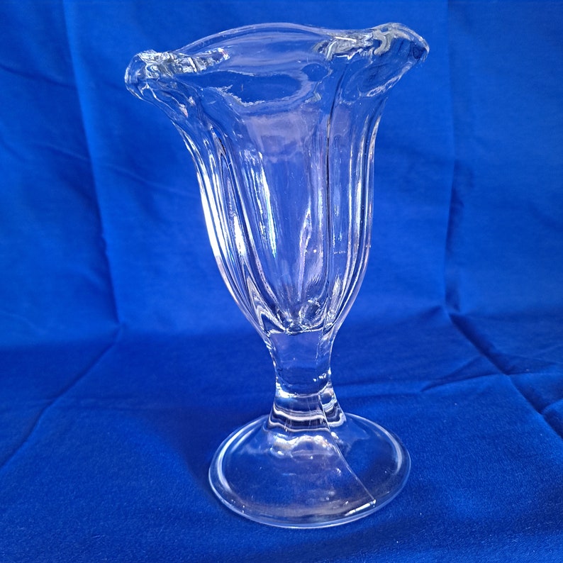 Vintage 4 ICE CREAM Sundae GLASSES Soda Fountain Milkshake Parfait ...