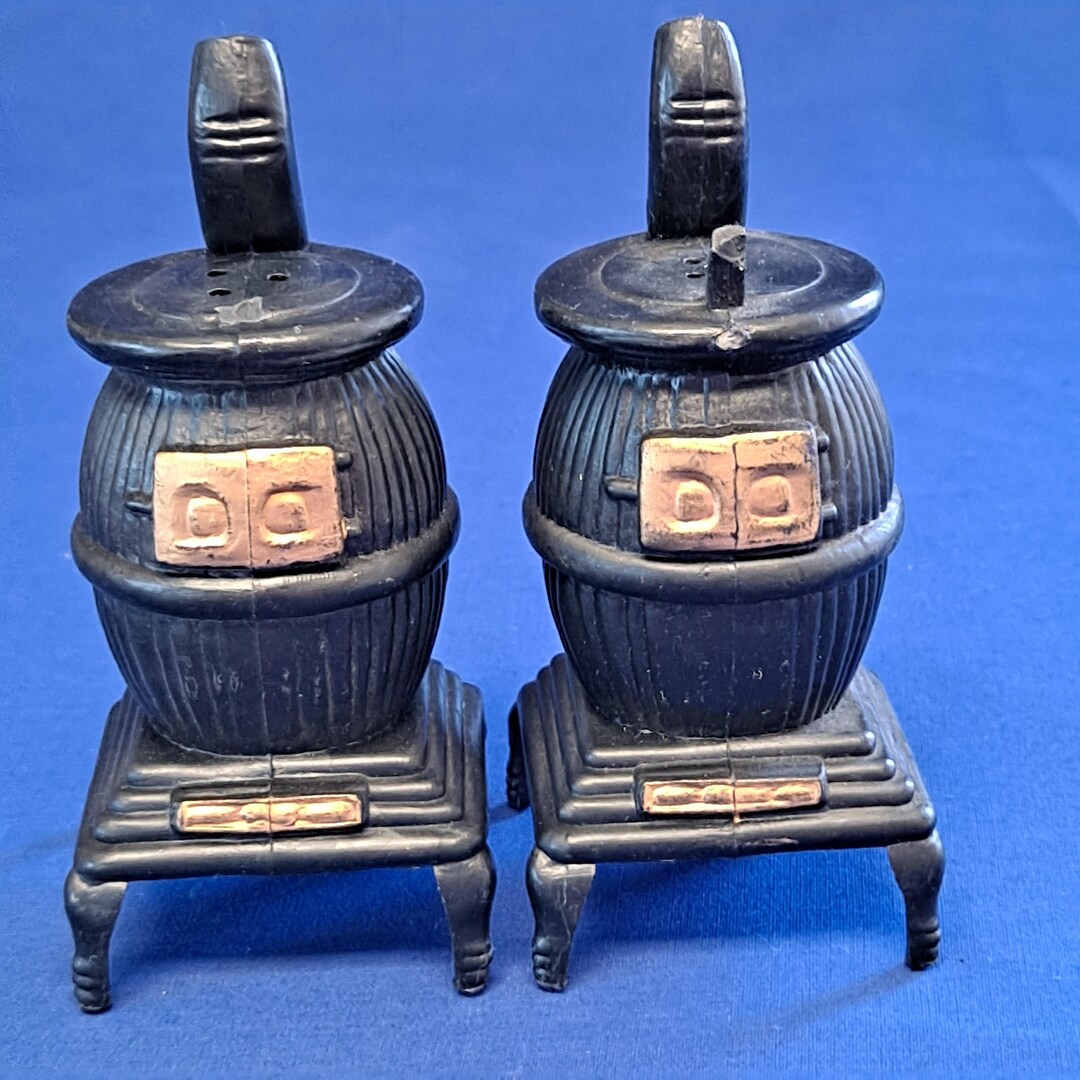 Vintage POT BELLY STOVE Salt & Pepper Shaker Set 3 3/4" Plastoc Wood ...