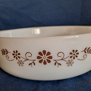 Vintage DYNAWARE CASSEROLE DISH Pyr-o-rey Daisy Milk Glass Pan Bowl 8 ...