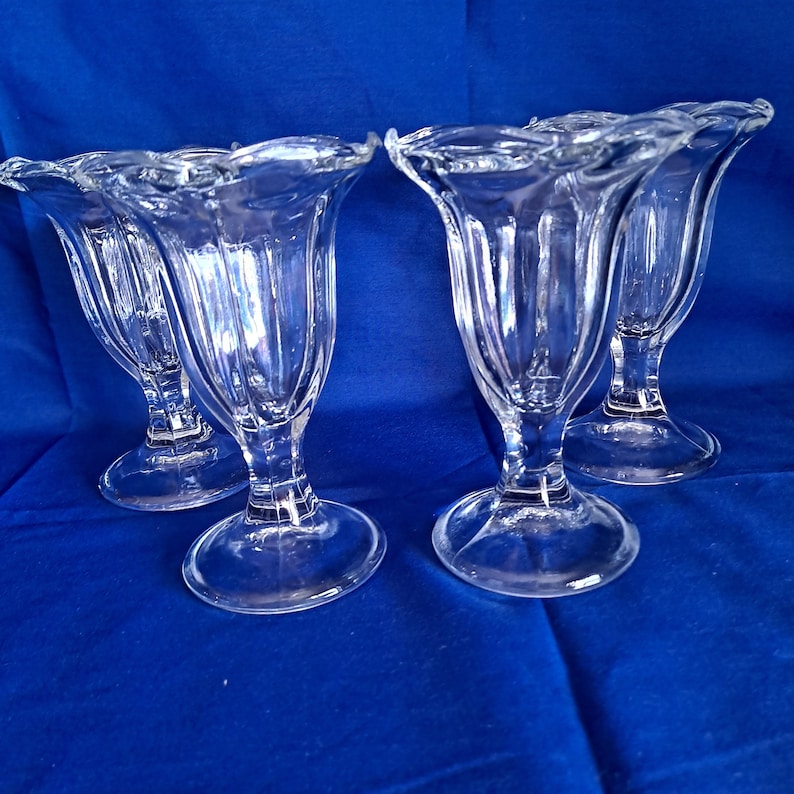 Vintage 4 ICE CREAM Sundae GLASSES Soda Fountain Milkshake Parfait ...