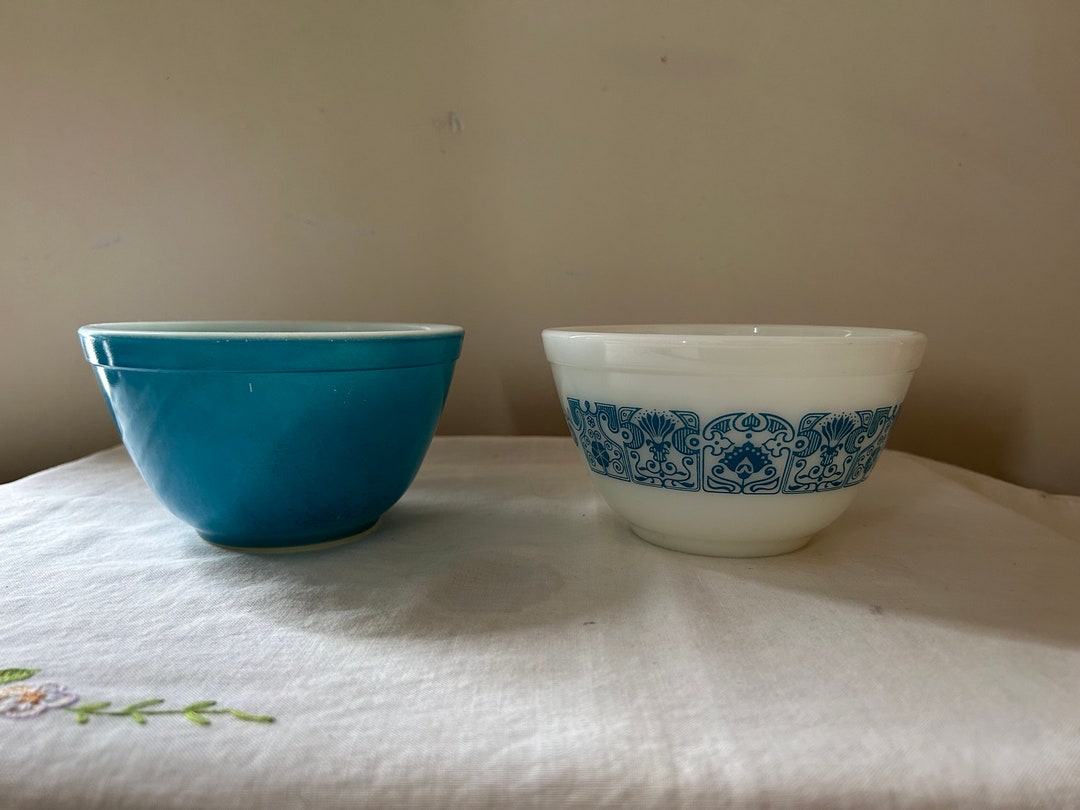 Pyrex Horizon Blue and Primary Blue 1 1/2 Pint Mixing Bowl set - Etsy