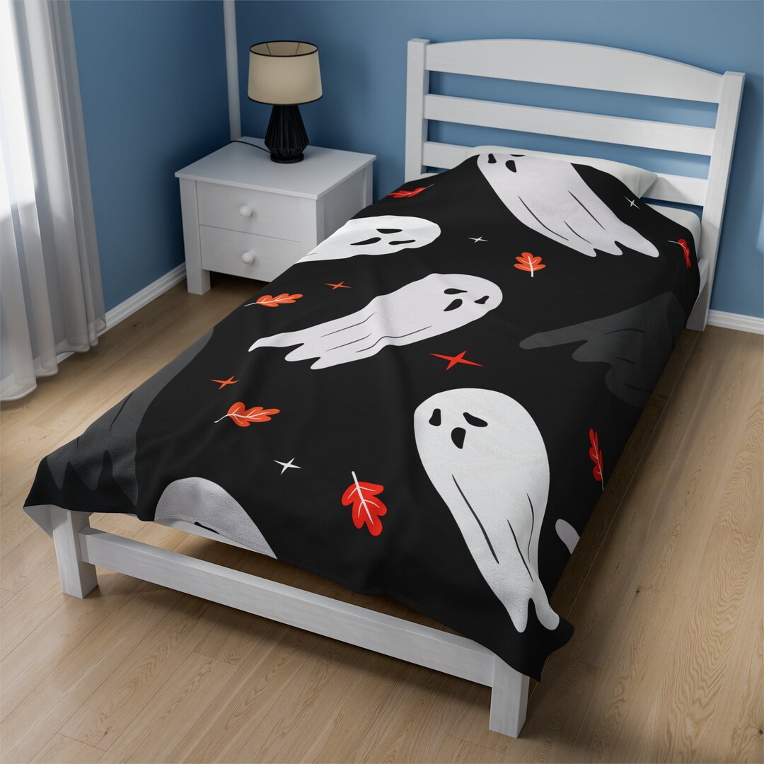 Halloween Blanket, Scary Ghosts Pattern, White and Grey Ghosts Pattern ...