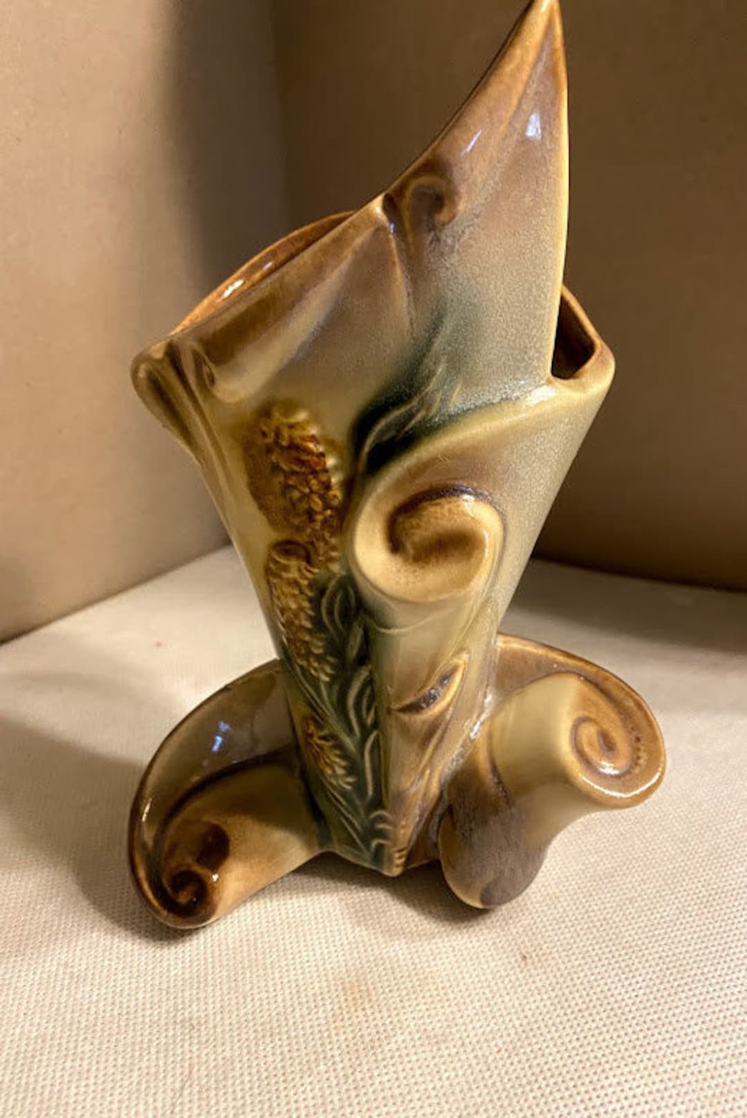 Vintage Hull Parchment and Pine/wheat Ceramic Vase - Etsy