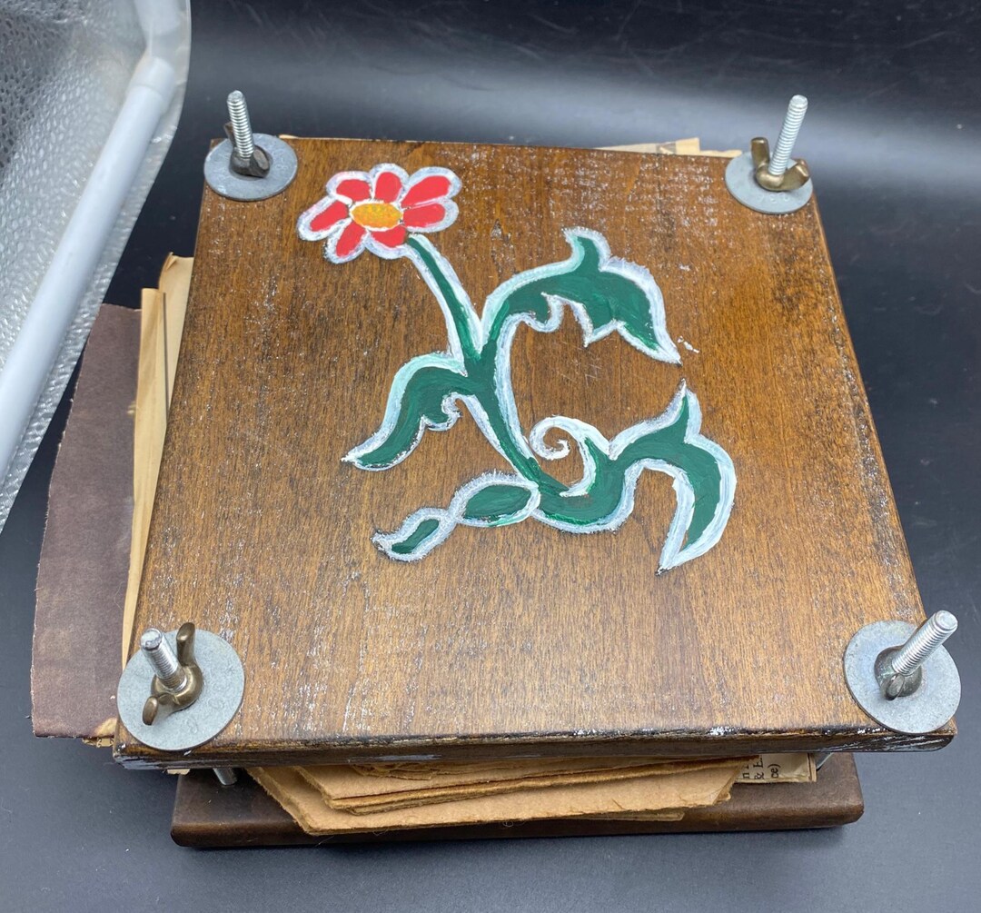 Vintage Wood and Screw Flower Press With Paper and Cardboard Separators ...