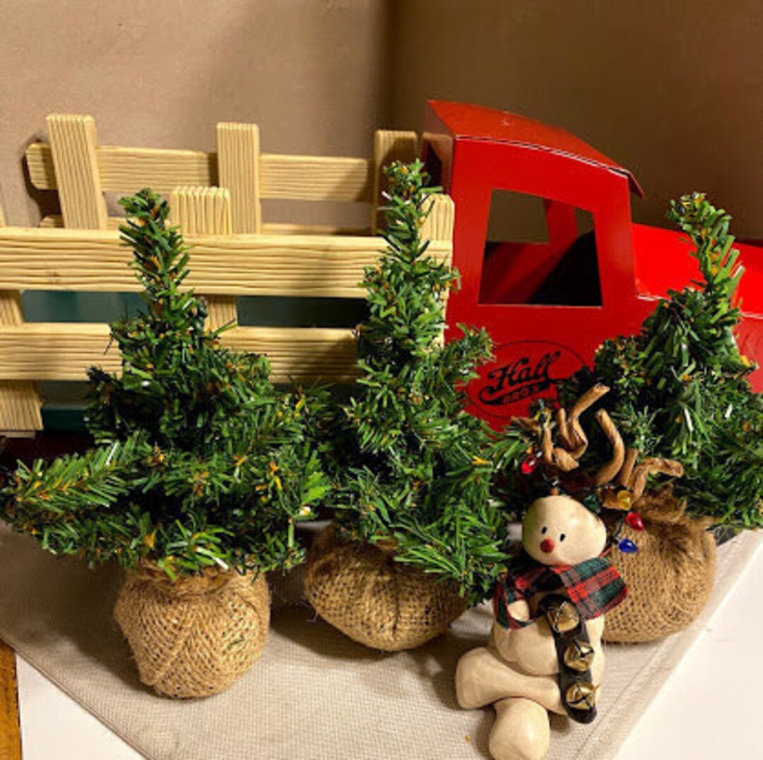 Red Christmas Truck ~ Christmas Tree Farm Truck ~ Country Christmas ...