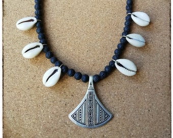 Cori Shell Necklace - Etsy