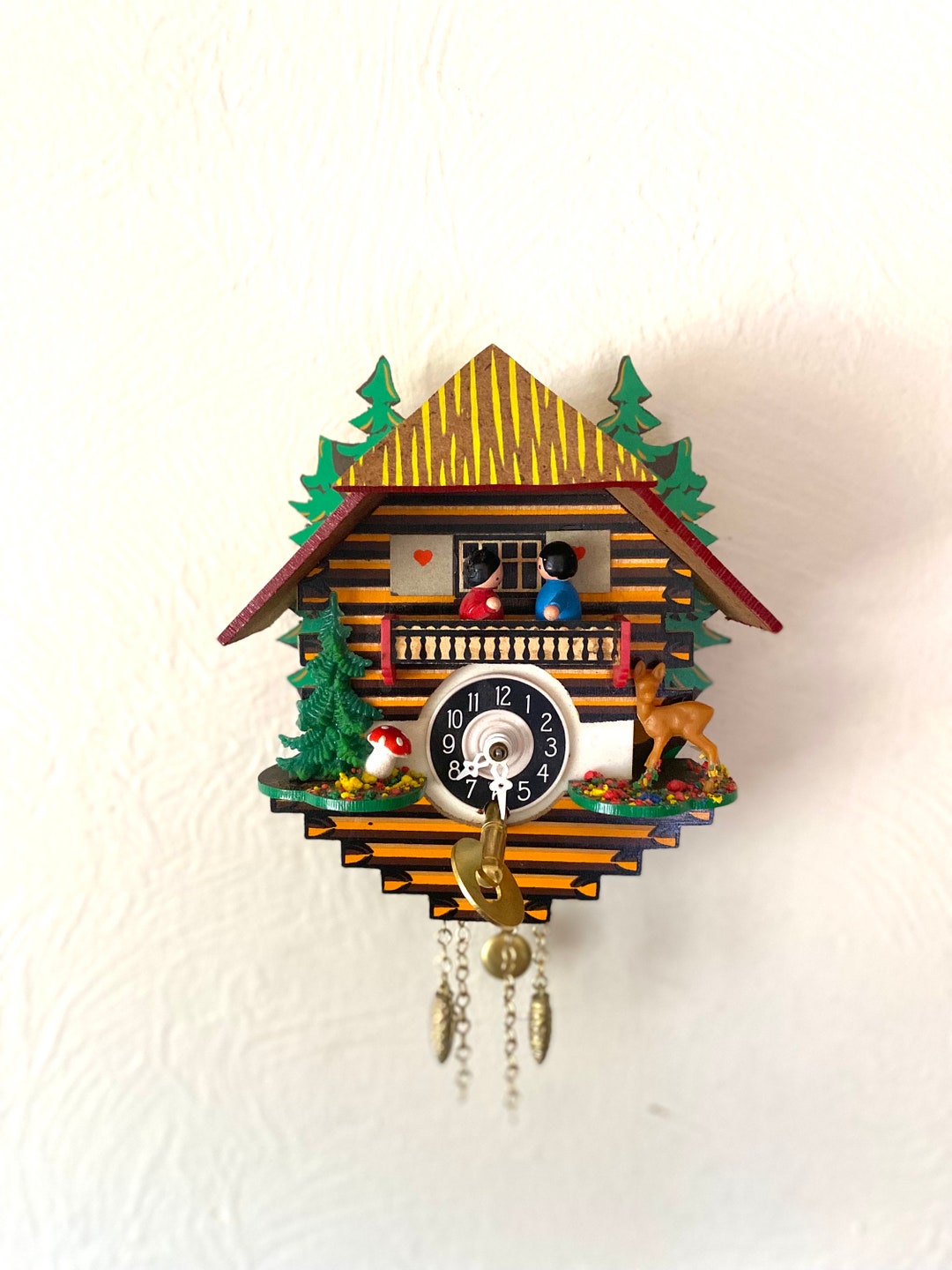 Vintage Chalet Style “kissing Sweethearts”novelty Cuckoo Clock. Moving ...