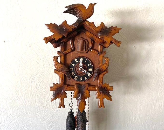 WORKING! 1940’s Vintage, “leaf and Loon” Style Cuckoo Clock From Black ...
