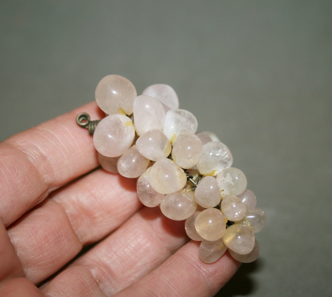 Bunch of Grapes in Quartz - Natural Stone Vintage Bunch of Grapes, Made ...